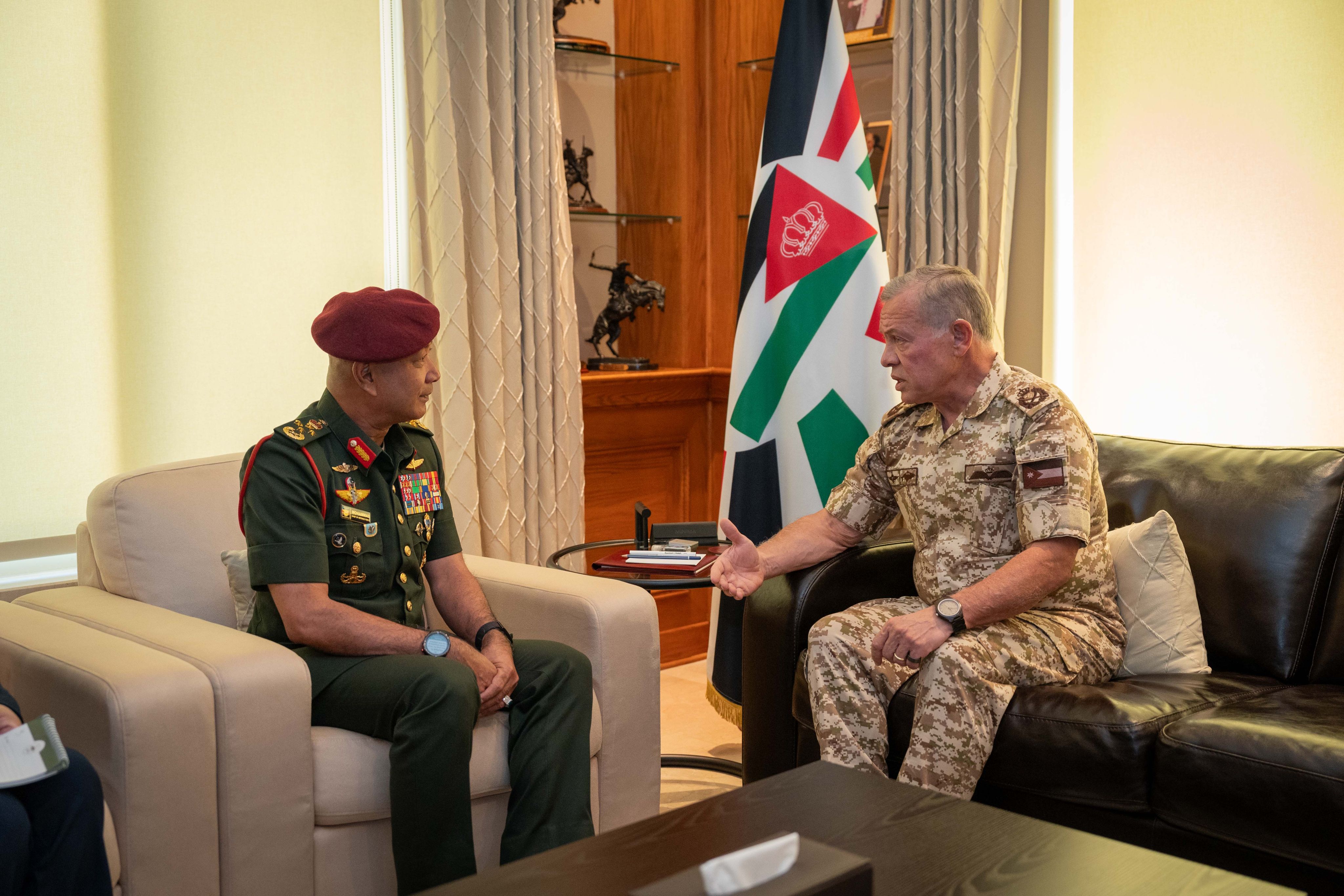 King receives Chief of Malaysia Defence Forces - Jordan Daily
